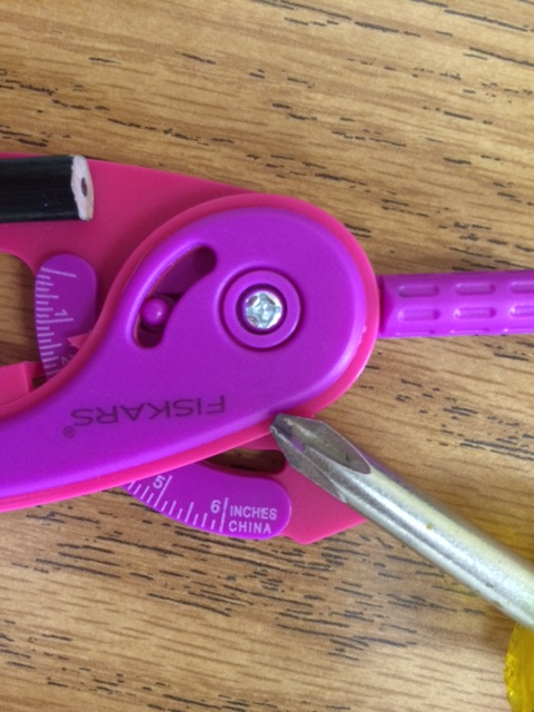 Crappy Fiskars Compass Fix | I Speak Math